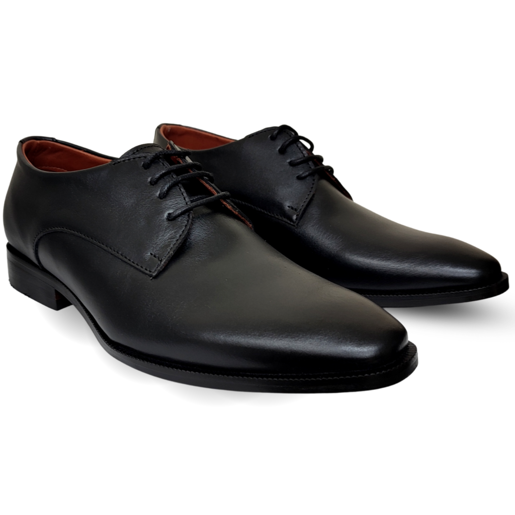 ZAPATO DE CUERO NEGRO CON PASADOR LISO - Bassil